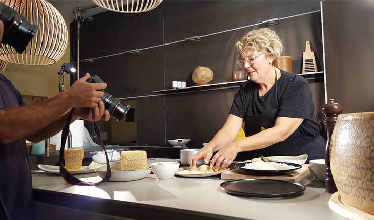 L”ozzanese Flavia Valentini star della web cucina con le ricette al ...