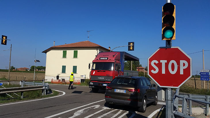 E” entrato in funzione oggi il semaforo “intelligente” tra via ...