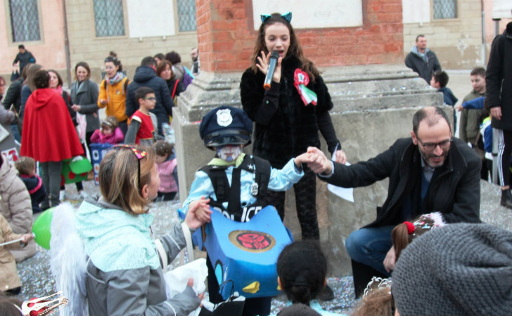 A Castel San Pietro Terme vince la maschera del Poliziotto Transformer ...