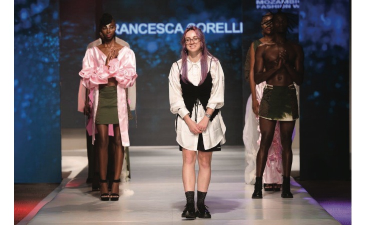 Gli abiti della stilista Francesca Corelli in passerella da Medicina al ...
