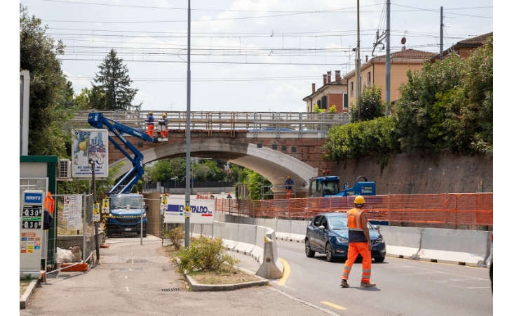 Cantiere in via Selice e al sottopasso della ferrovia, la strada chiude ...