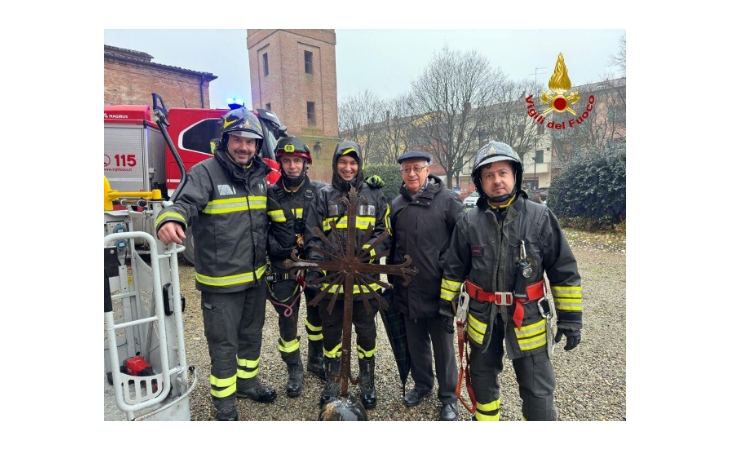Croce pericolante, intervento dei vigili del fuoco nella chiesa di San ...
