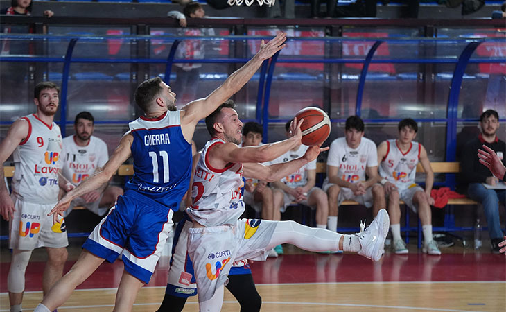 Basket: Andrea Costa incubo senza fine, la curva contesta ma la ...