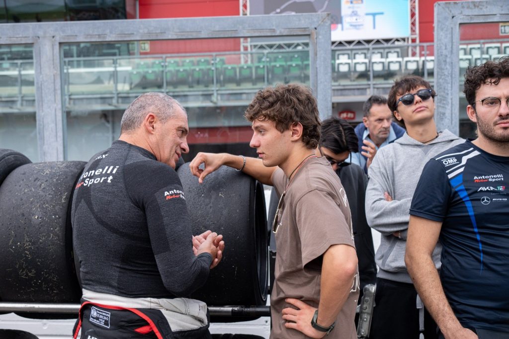 Il padre di Kimi Antonelli urtò con l’auto un agente della polizia ...
